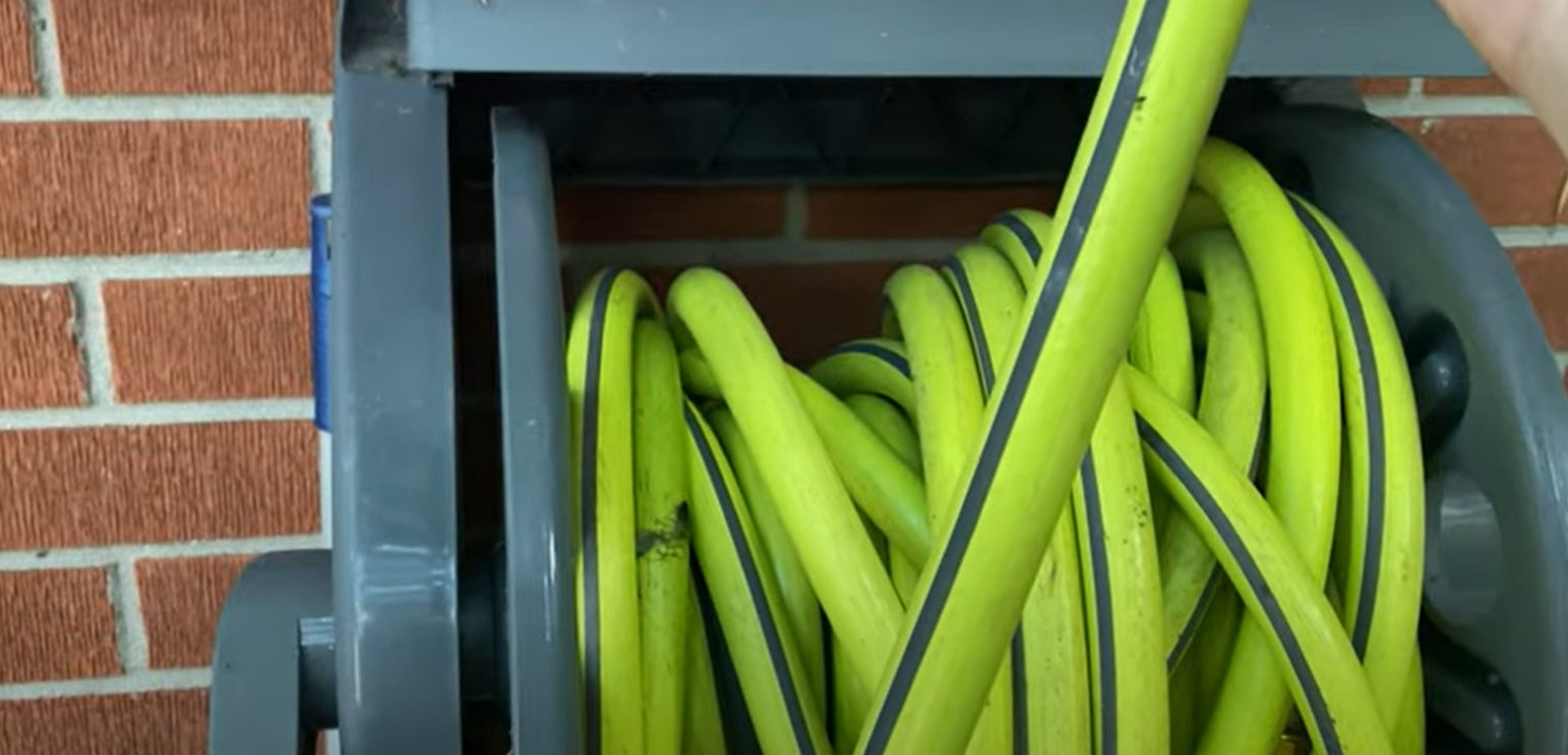How to Unkink a Garden Hose? - GardenProfy