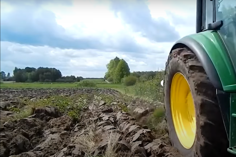 Tilling vs. Plowing: What’s the Difference? - GardenProfy